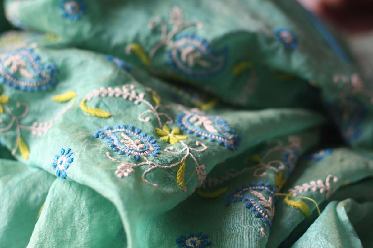 The Color Caravan: Chikankari : a delicate embroidery technique from Oudh