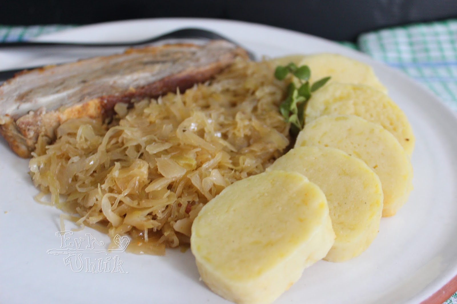 o varení, živote a tak...: Plnený bôčik, dusená kapusta a zemiaková knedľa