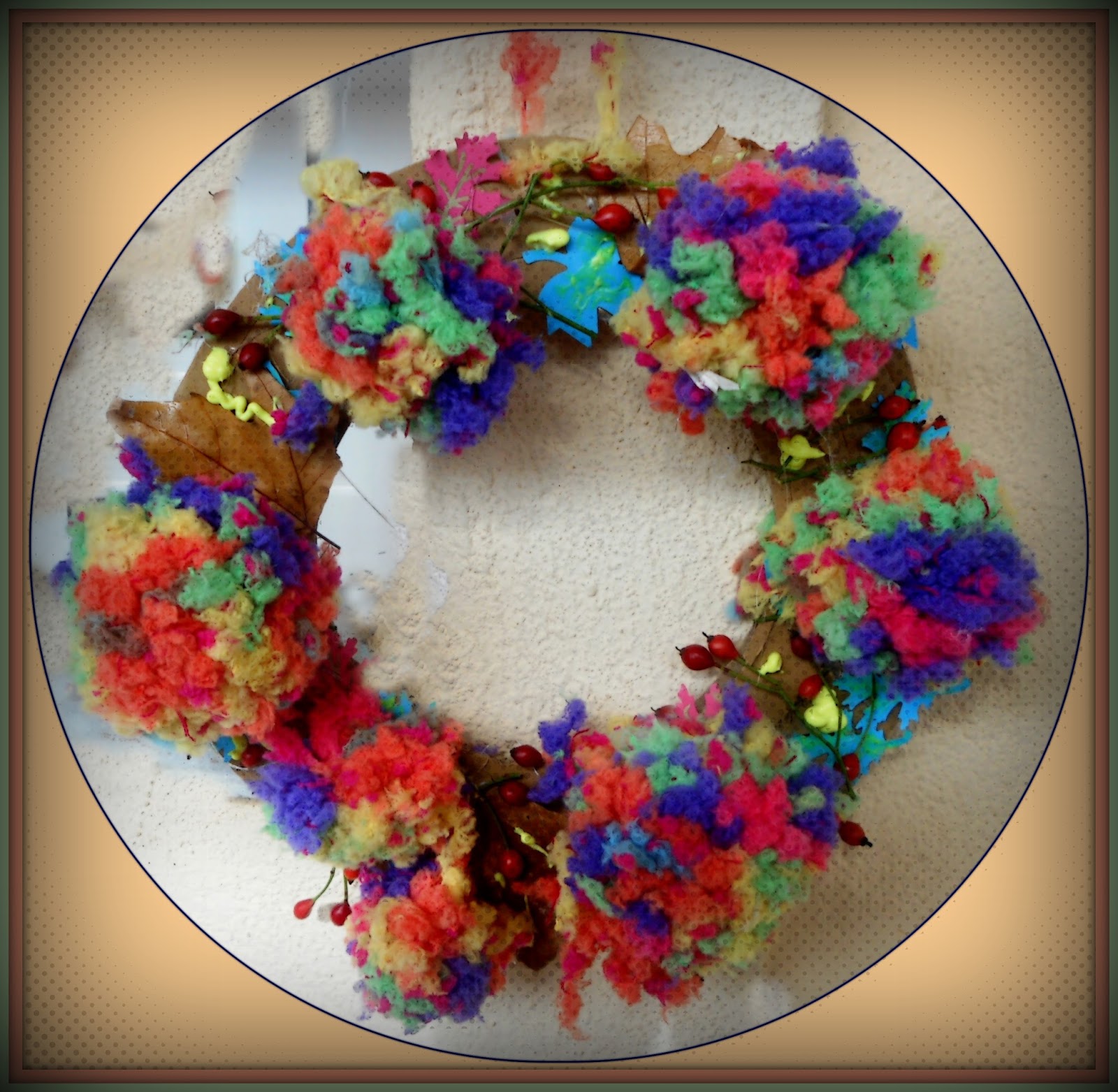 lila365idees: ΣΤΕΦΑΝΙ ΜΕ ΦΟΥΝΤΕΣ & ΦΥΛΛΑ (WREATH WITH TASSELS & LEAVES
