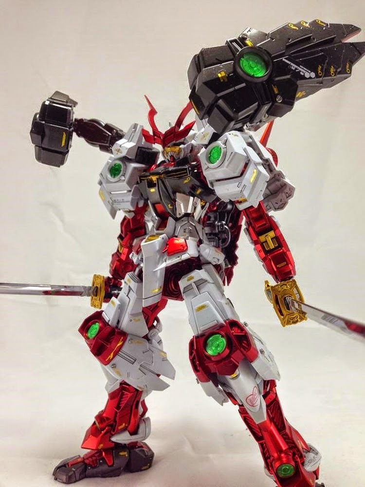 Gundam Family: MG 1/100 Sengoku Astray Gundam Custom Build