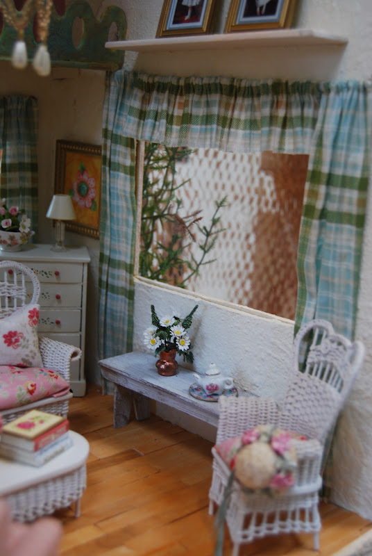 Gammy's Little House: MINI: Peeking inside Storybook