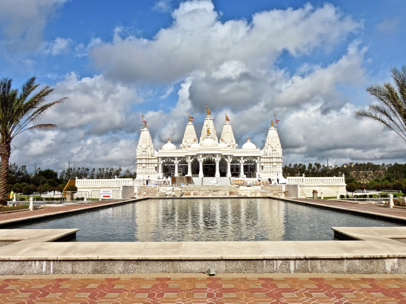 Of Golden Roses: BAPS Shri Swaminarayan Mandir