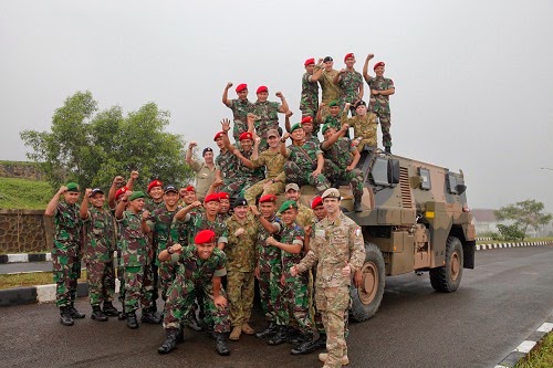 DEFENSE STUDIES: Kopassus Siap Operasikan Bushmaster MPV