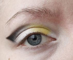 Madam Noire Makeup Studio: Tutorial: Blue and yellow cateye