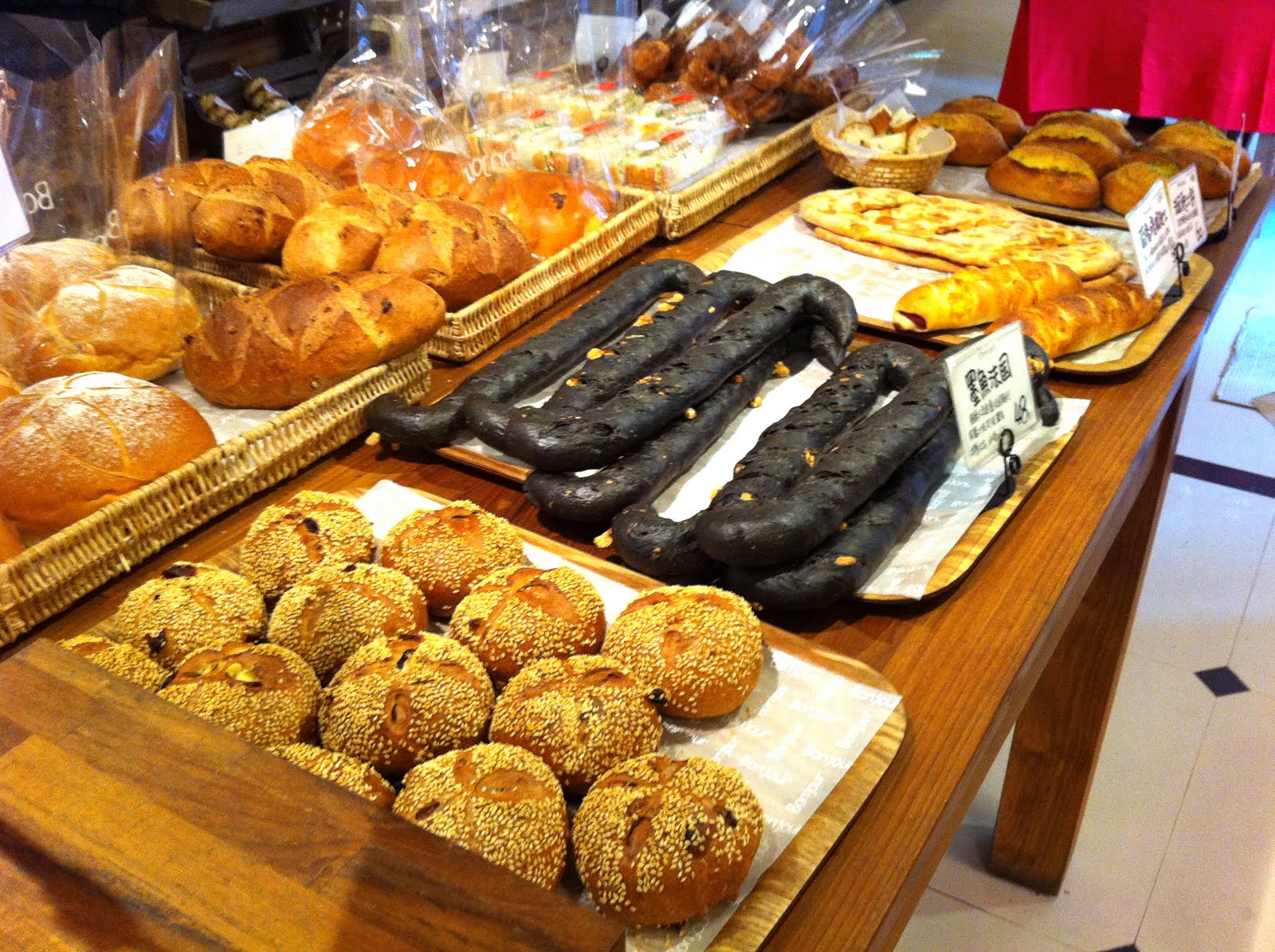 a hungry girl's guide to taipei: bakery/desserts: i strongly recommend ...