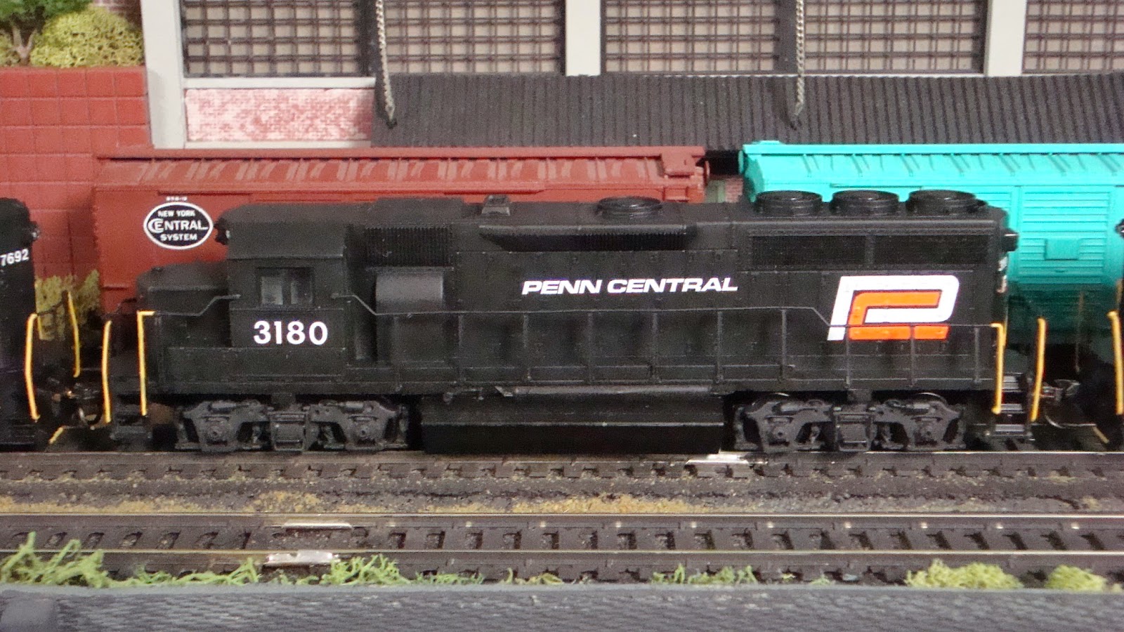 New York Central Train Layout: Penn Central GP40 #3180 Joins The Fleet