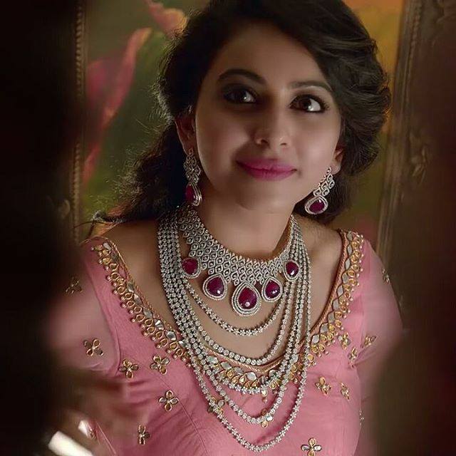 CHODAVARAMNET: BOLLYWOOD SOFT ACTRESS AND MODELS HOT PHOTO GALLERY