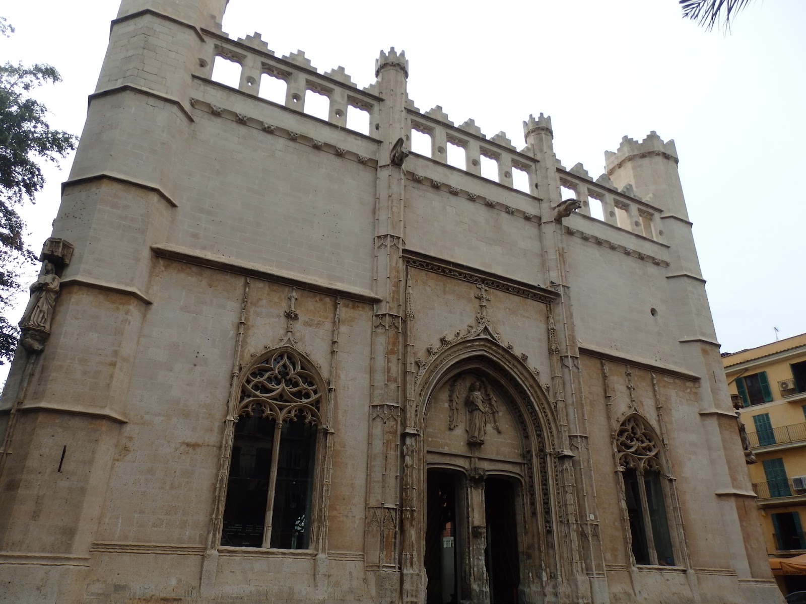 Unos amigos de Paradores: La Lonja de Palma, obra maestra de la ...