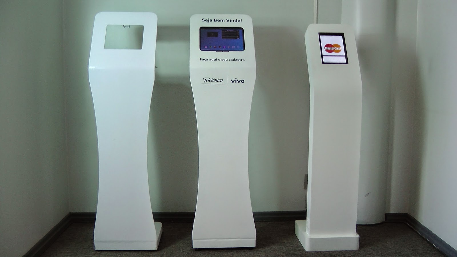 Fóton Multimídia: Totem Eletronico para Tablets para o Citibank Hall