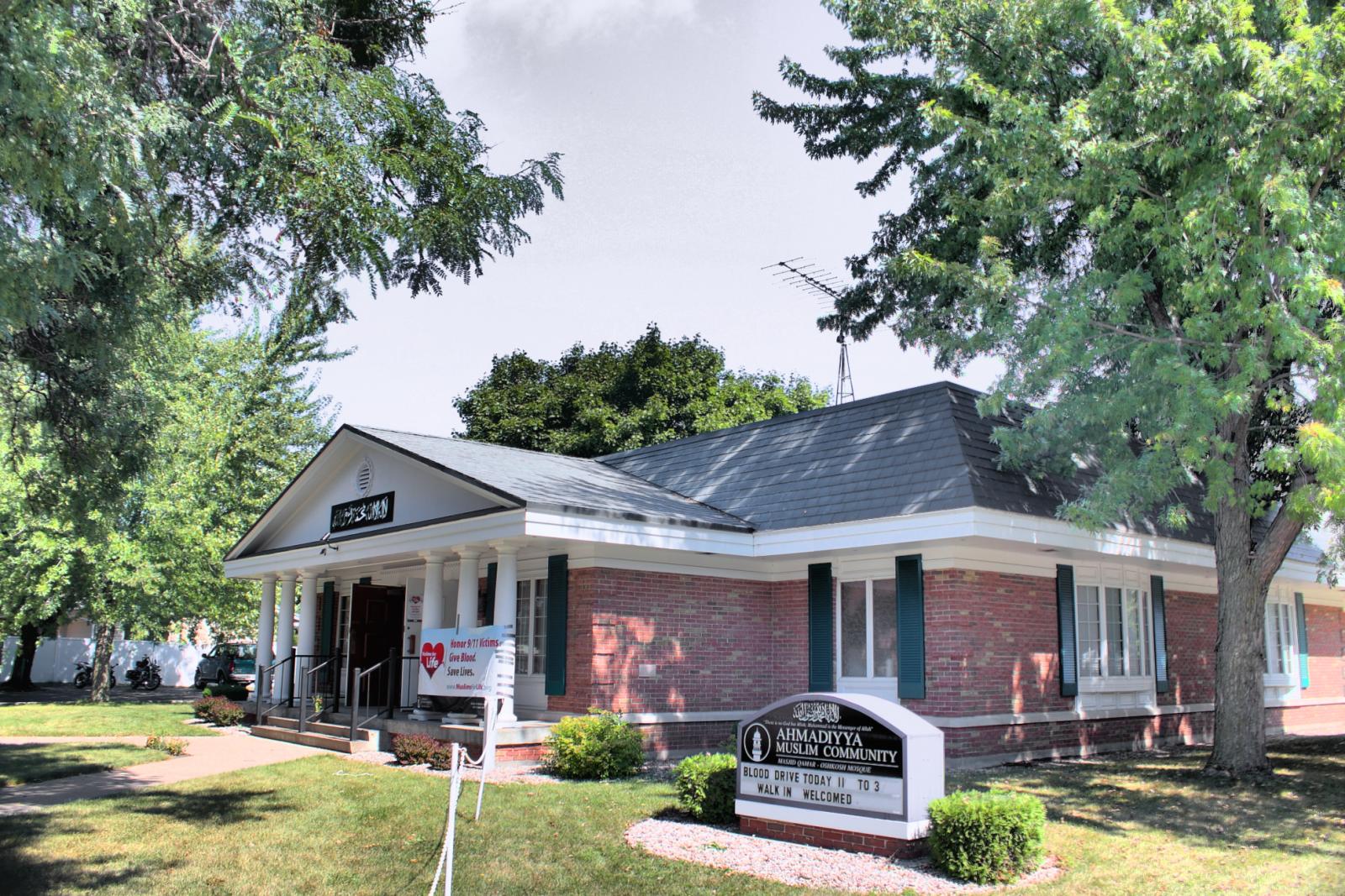 Ahmadiyya Mosques: Qamar Mosque - Oshkosh Wisconsin USA