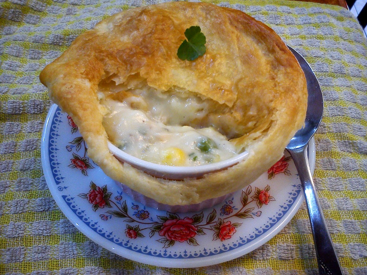 sarguna's fantabulous kitchen: Chicken Pot Pie