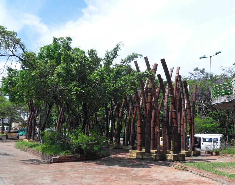 Neiva Huila Colombia: ESCULTURA LOS GUADUALES NEIVA HUILA COLOMBIA