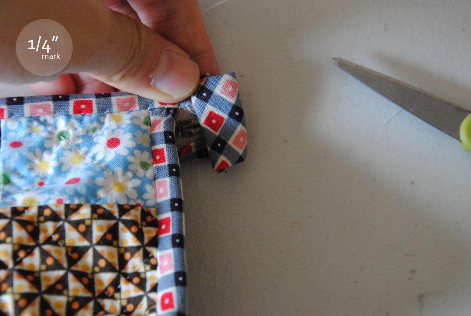 1/4" mark: Tutorial: the triangle pouch