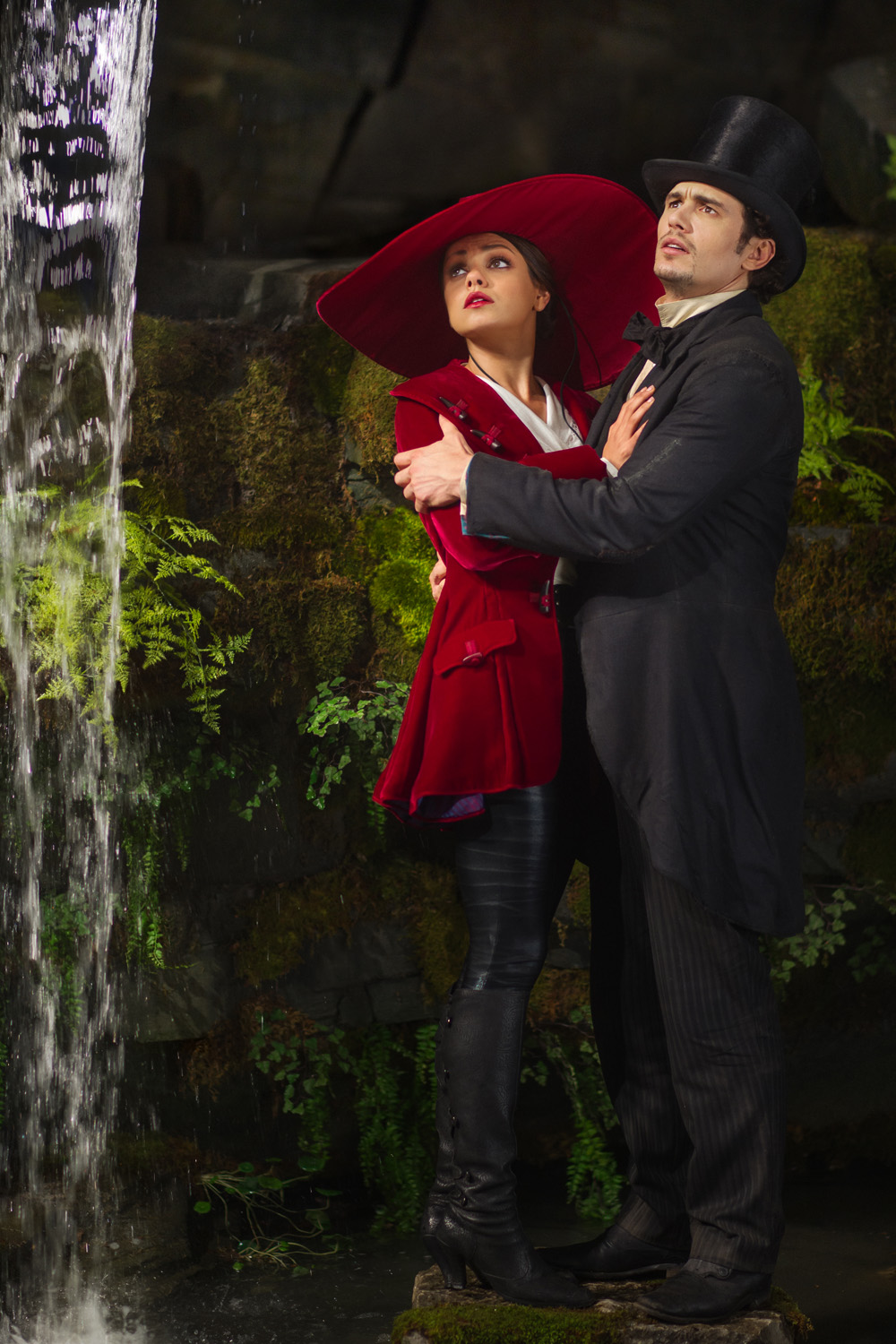 Mila Kunis Plays Innocent Witch Theodora in "Oz the Great and Powerful ...