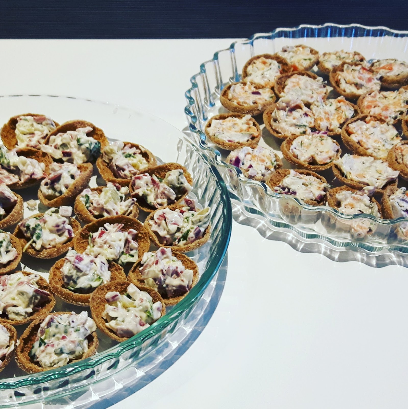 Birtsun puuhamaa: Ruisnapit savuporo- ja kylmäsavulohitäytteillä