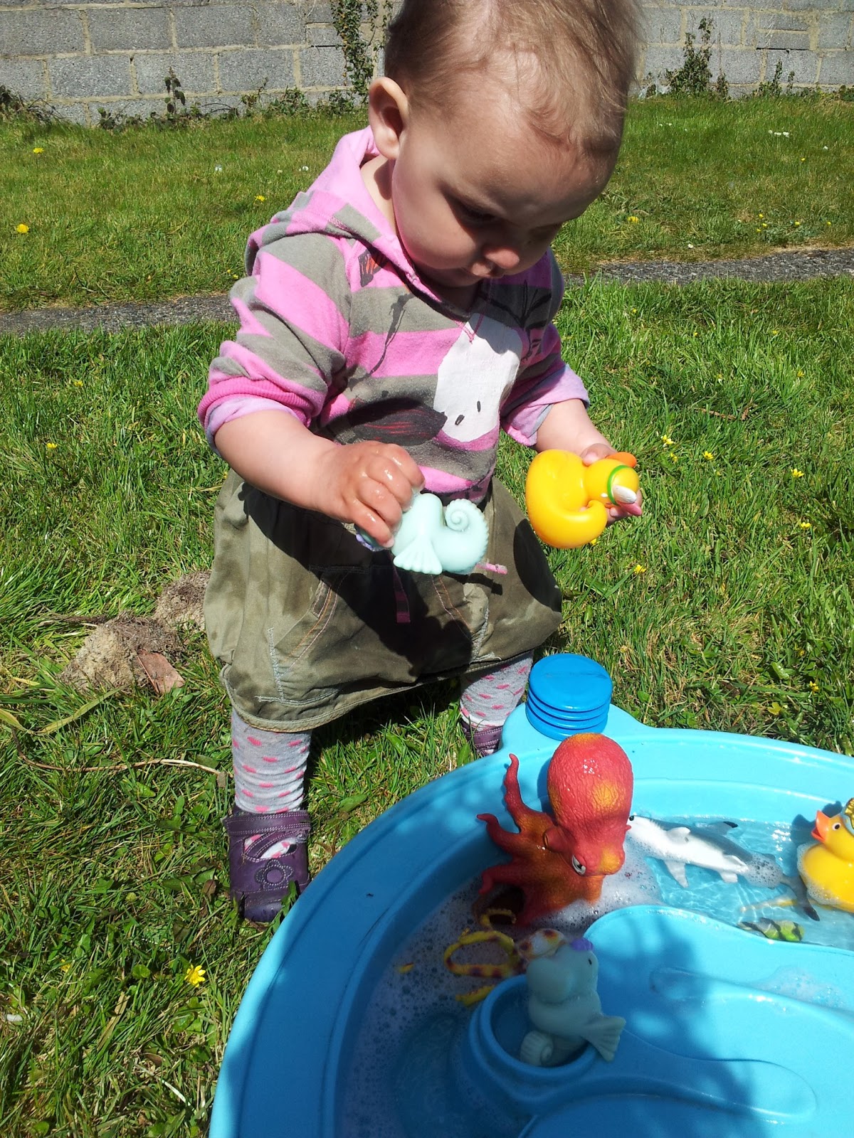 Water Play #MessyPlayforMatildaMae - Diary of the Evans-Crittens