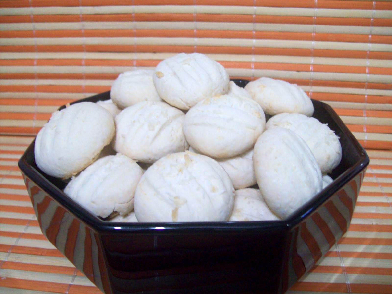 Sweet and Saucy: Sequilhos de Coco e Uma Versão Com Goiabada