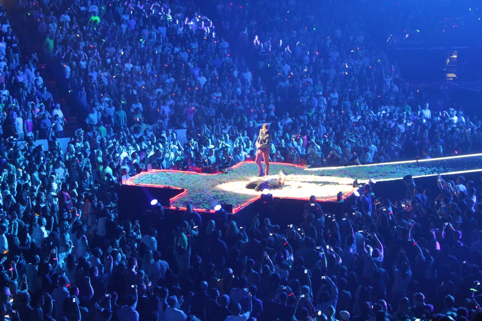 Music Blog, Live Reports, Playlists & more...: Coldplay @ Boston TD ...