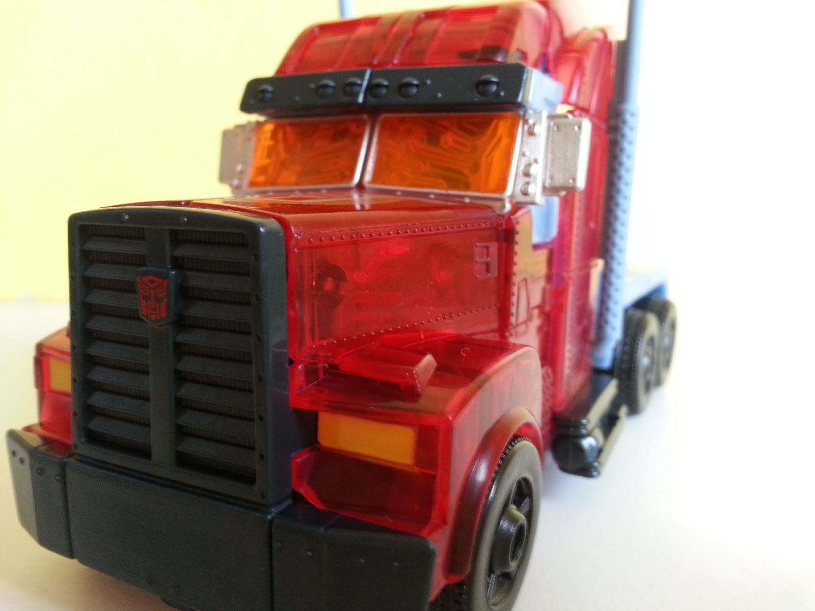 Lightning Quantum's Base: Optimus Prime Voyager Class (Dark Energon ...