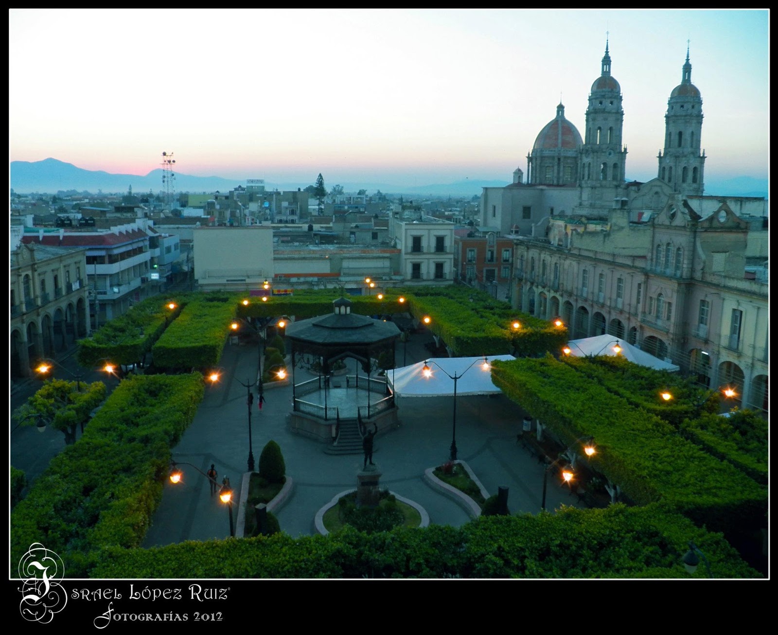 Jaime Ramos Méndez: Plaza principal y parroquia de Santiago Apóstol en ...