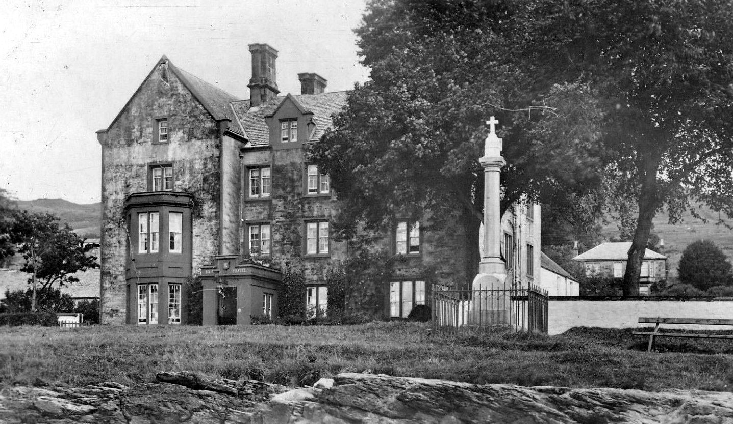 Tour Scotland: Old Photograph Royal Hotel Ardrishaig Scotland