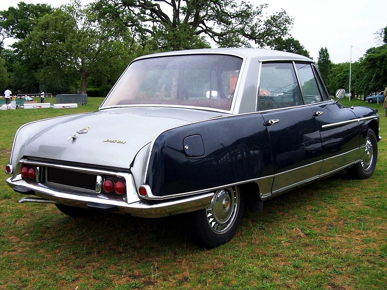 Curiosités automobiles et voitures de collection: Citroën DS Lorraine.