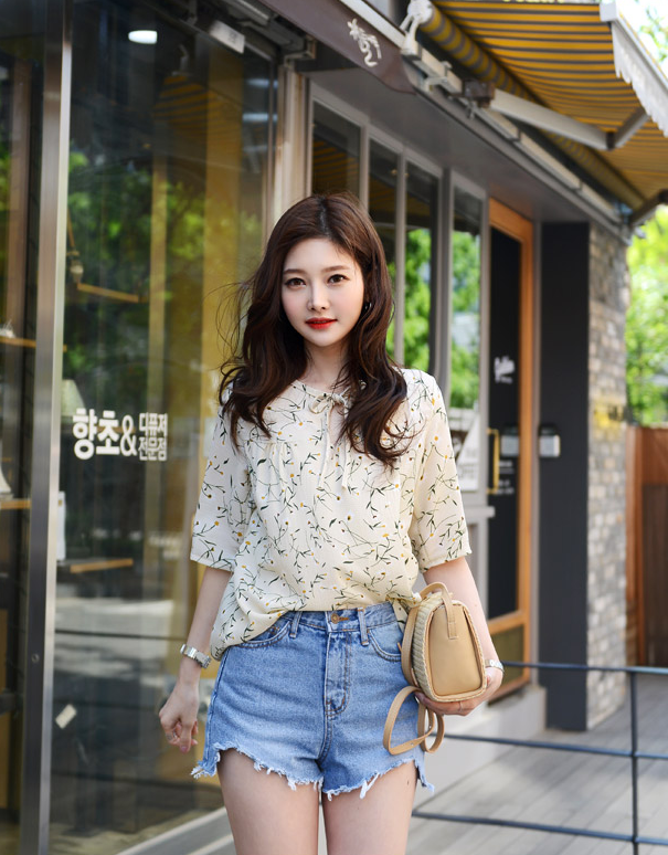 Kim Hee Jeong fashion 05-2017