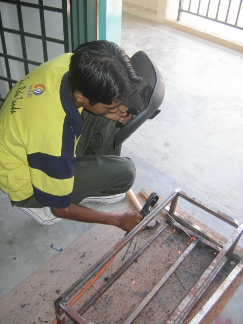 Seni Reka Tanda SMKSI: Papan Tanda Berlampu