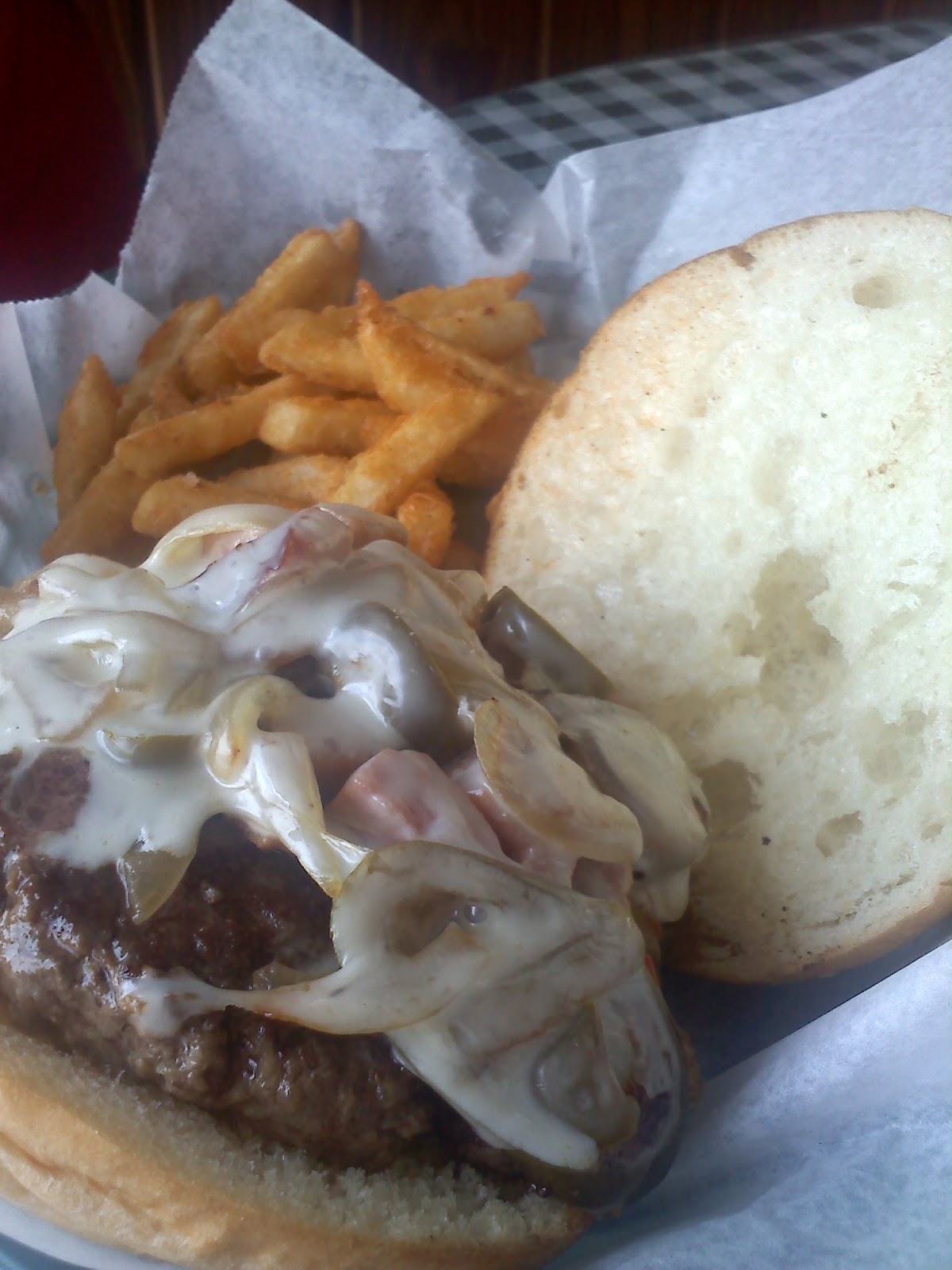 Tainted Palate: Best Burger in Naples - Lindburgers and Bottles Downtown