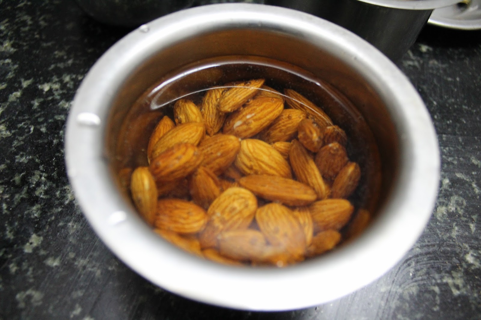 ROASTED ALMONDS