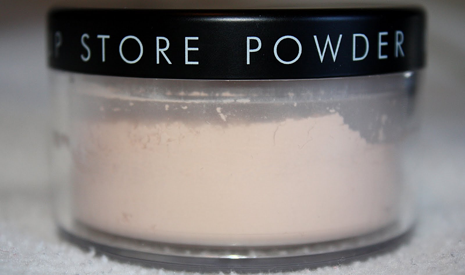 Agnes Beauty Corner: New loose powder from Makeupstore!
