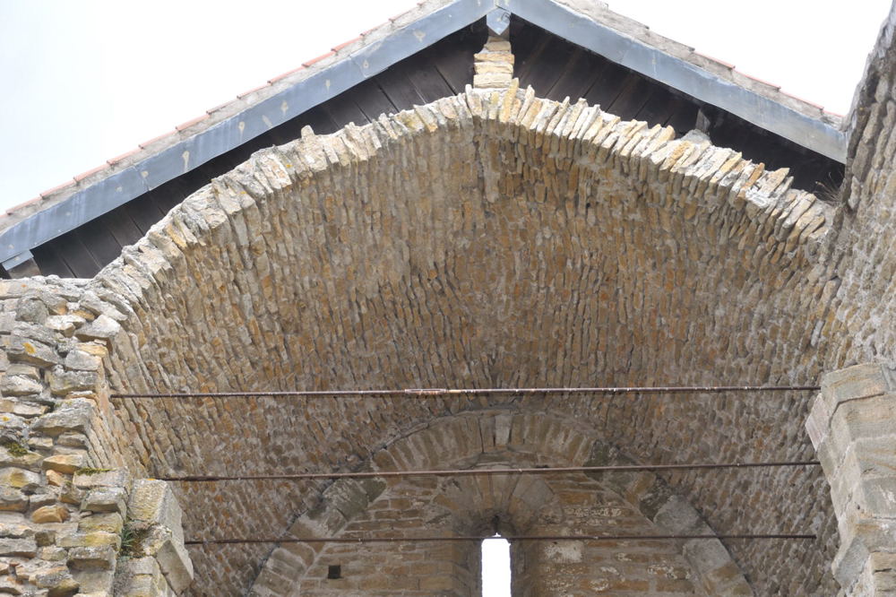 Lexicon romaanse architectuur: Tirant (trekstang, muuranker)