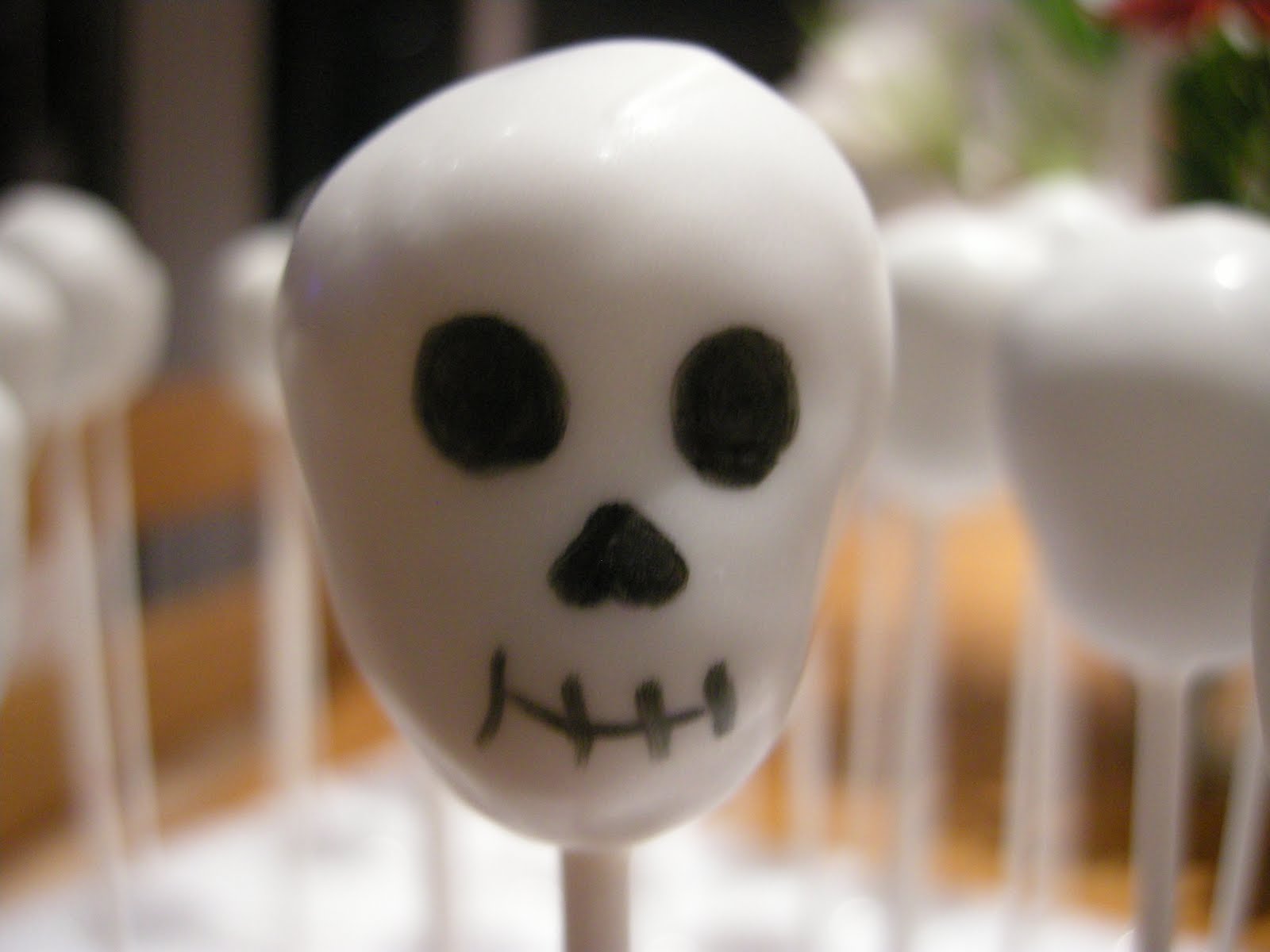 Cake Pop Insanity!: Skull and Pirate Skull Cake Pops