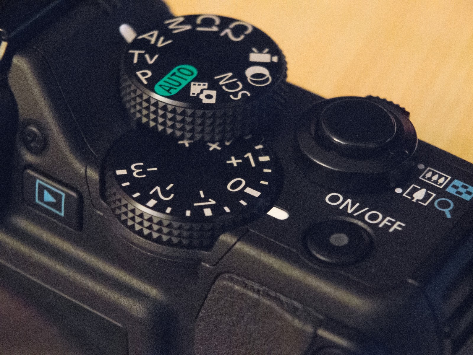 PHOTOGRAPHIC CENTRAL: Fujifilm XS1- Preview