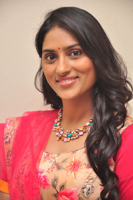 Sri Sudha Latest Hot Cleveage Glamour PhotoShoot Images HD - IMAGES