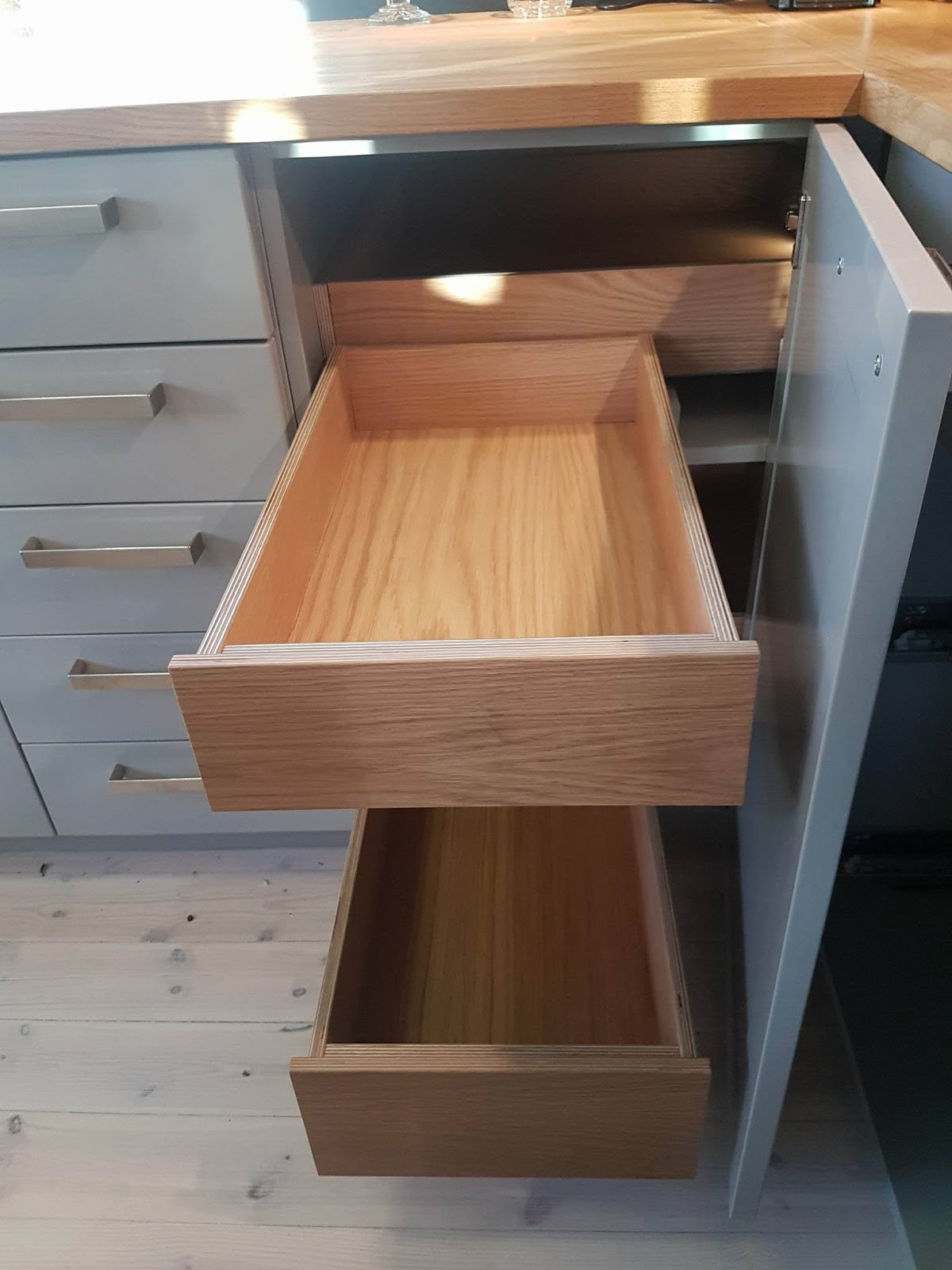 Heltreinnredninger i skuffer og skap