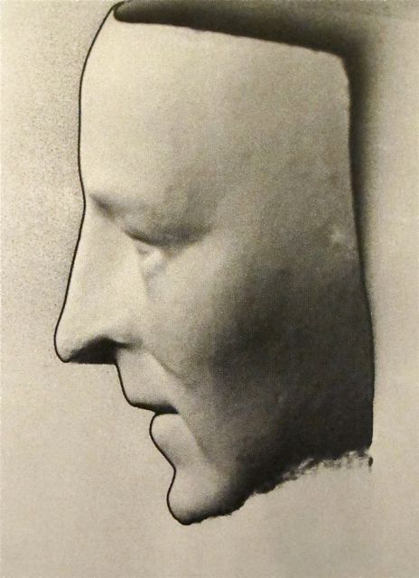 MONDOBLOGO: man ray's masks