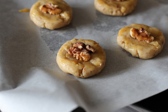 Food Endeavours of the Blue Apocalypse: Chinese Walnut Cookies