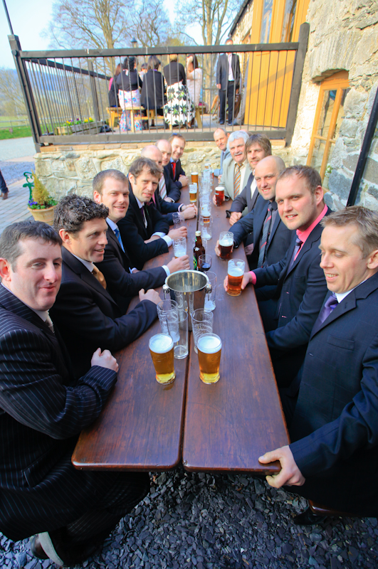 Golwg Trwy'r Lens: Priodas Mari ac Emrys, Capel Bach Cwm Cynllwyd a ...