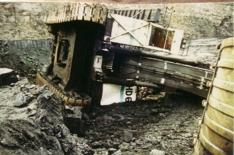 Mining Mayhem: Excavator Bench Failure