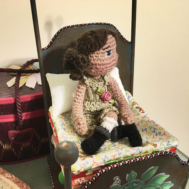 By Hook, By Hand: Courtesy of Joyce, a Crochet Hitty pattern for you!