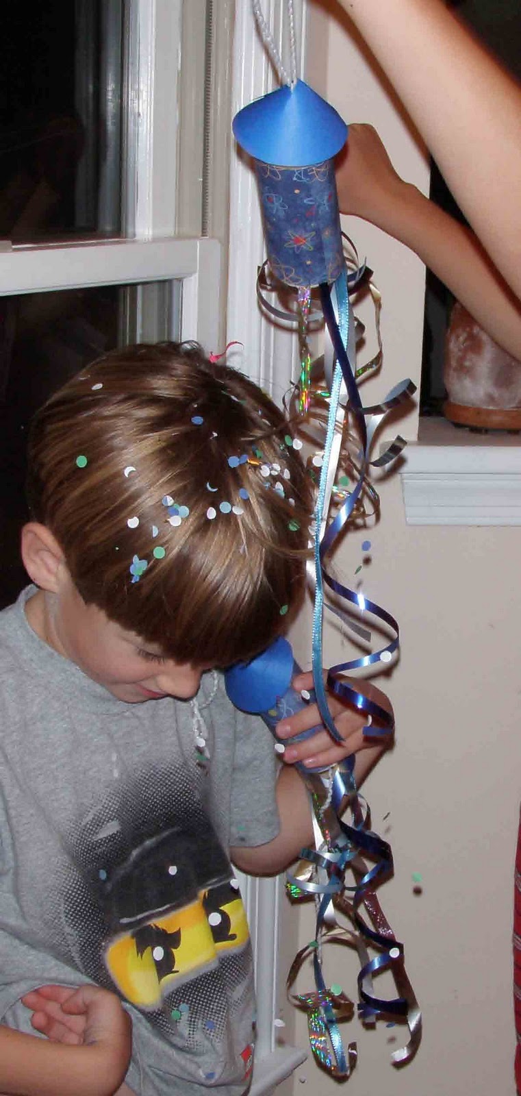 Crack of Dawn Crafts: New Year's Eve Confetti Rockets