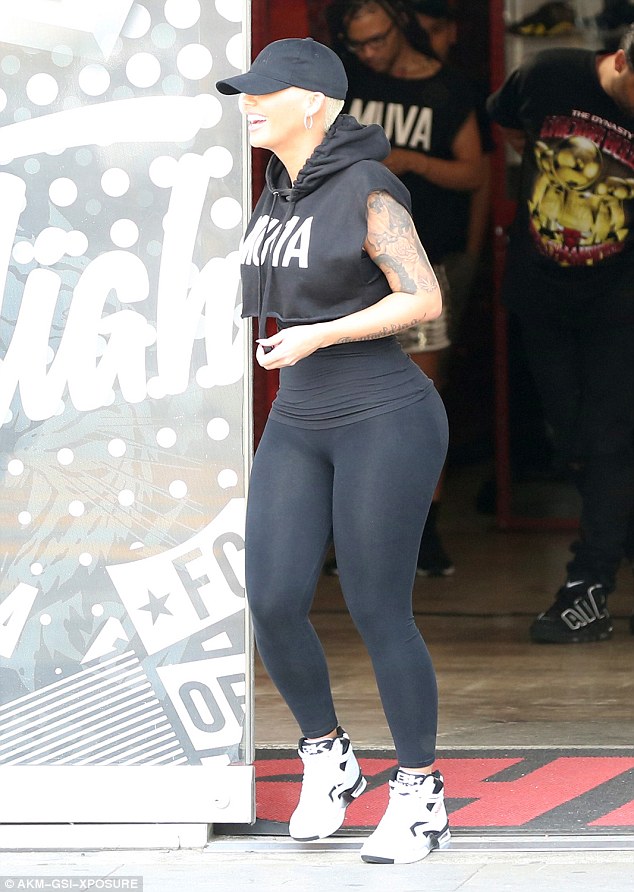 CURRENT FEEDS: Amber Rose shows off her fabulous figure in tight ...