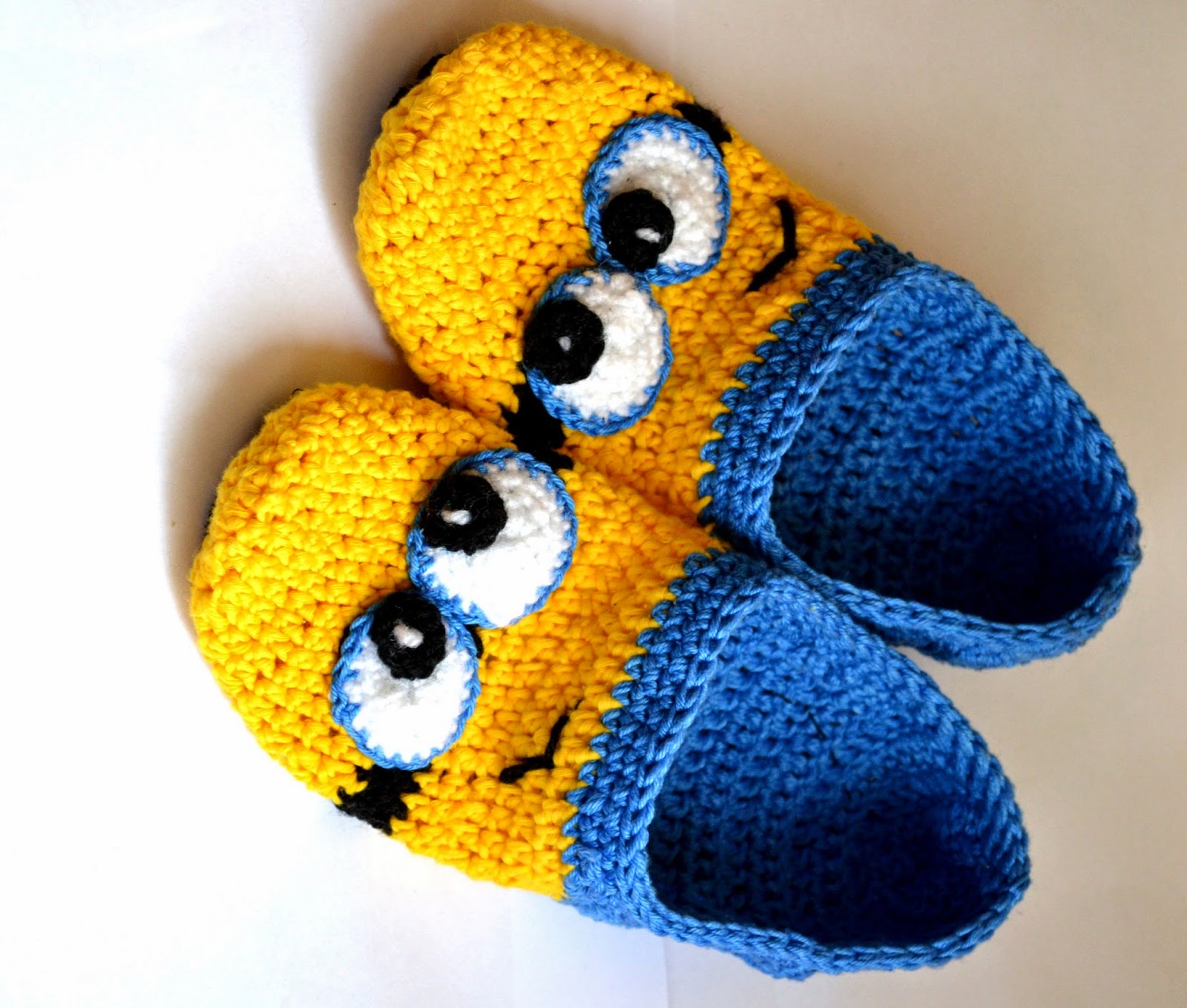 Luly's handmade: Papuci de casa crosetati Minions