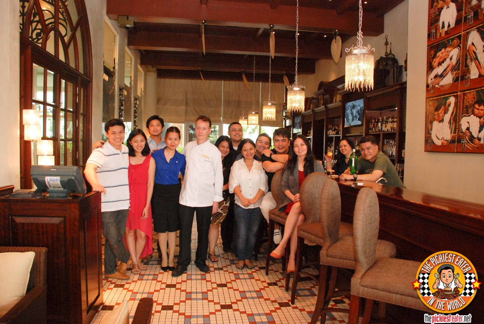 THE PICKIEST EATER IN THE WORLD: RAFFLES HOTEL LONG BAR: POWER LUNCH ...