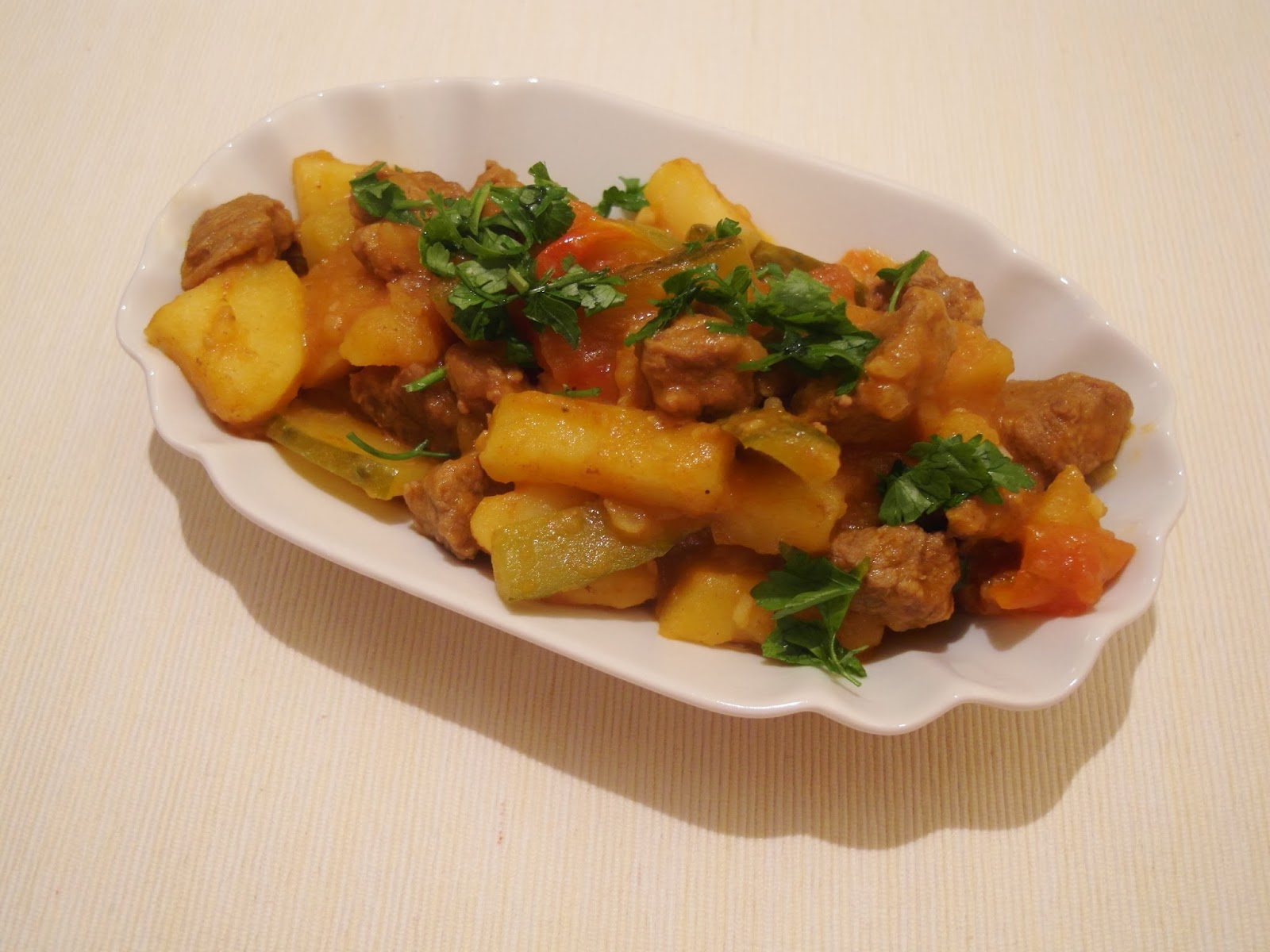 Kuchnia z wyrakiem: Azu (ros. Азу) - duszona wołowina po tatarsku