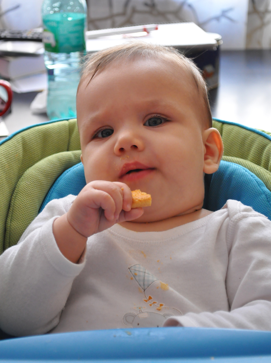 Every now and then: Bebe strumf, 8 luni