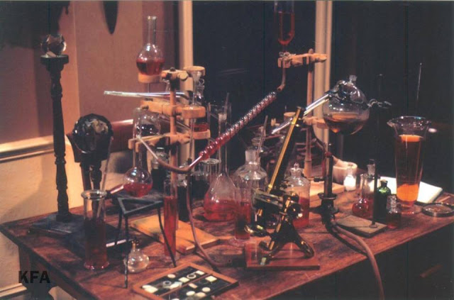 Sherlock Holmes: Trifles: Episode 67 - Inside 221B: Chemistry