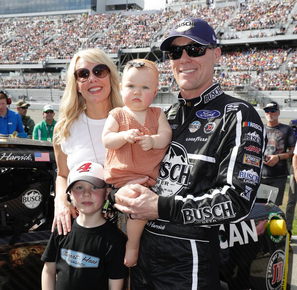 Keelan Paul Harvick Nettoie Les Confettis