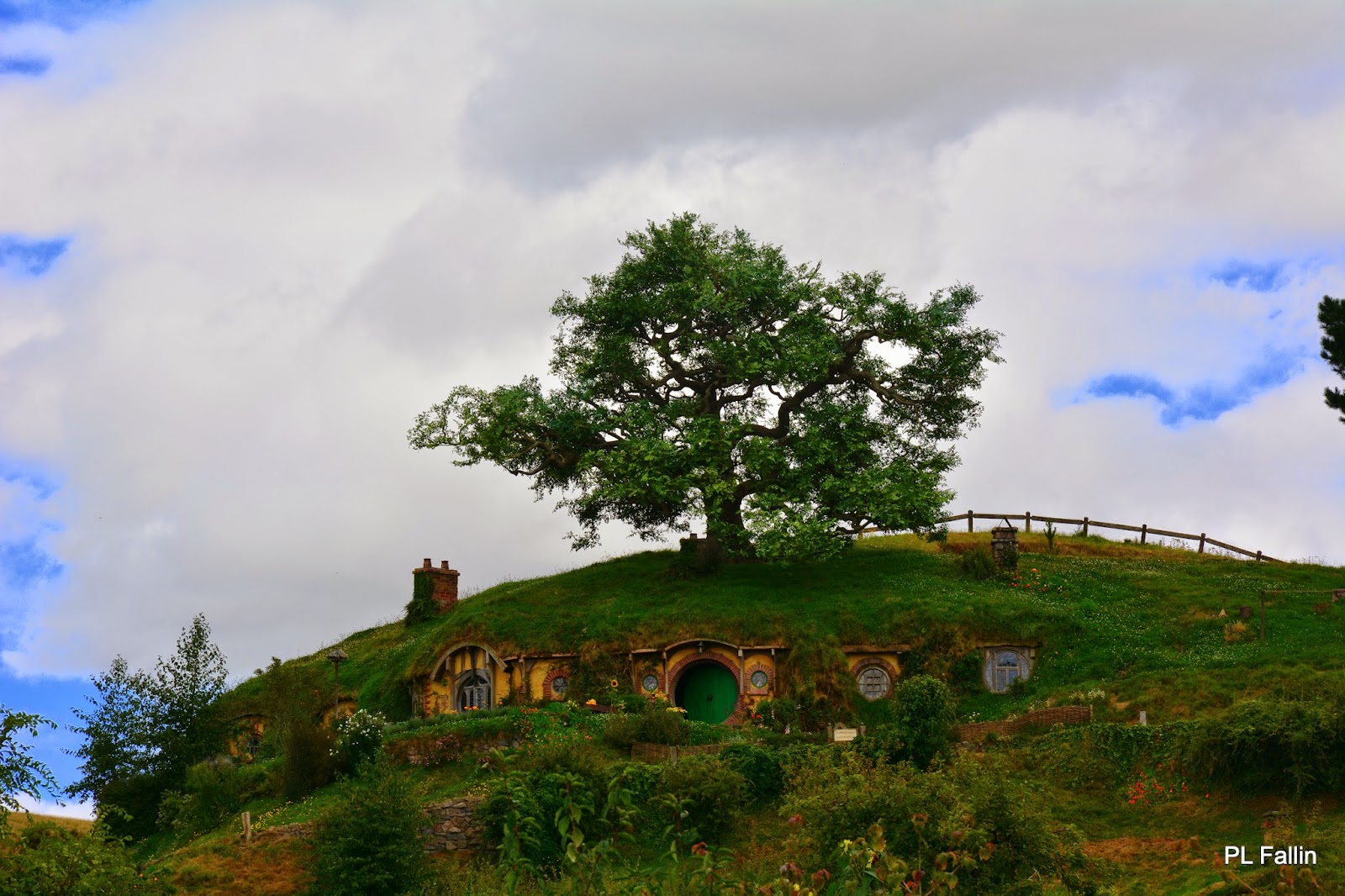 PL Fallin Photography: Bilbo Baggins "Good Morning" Bench